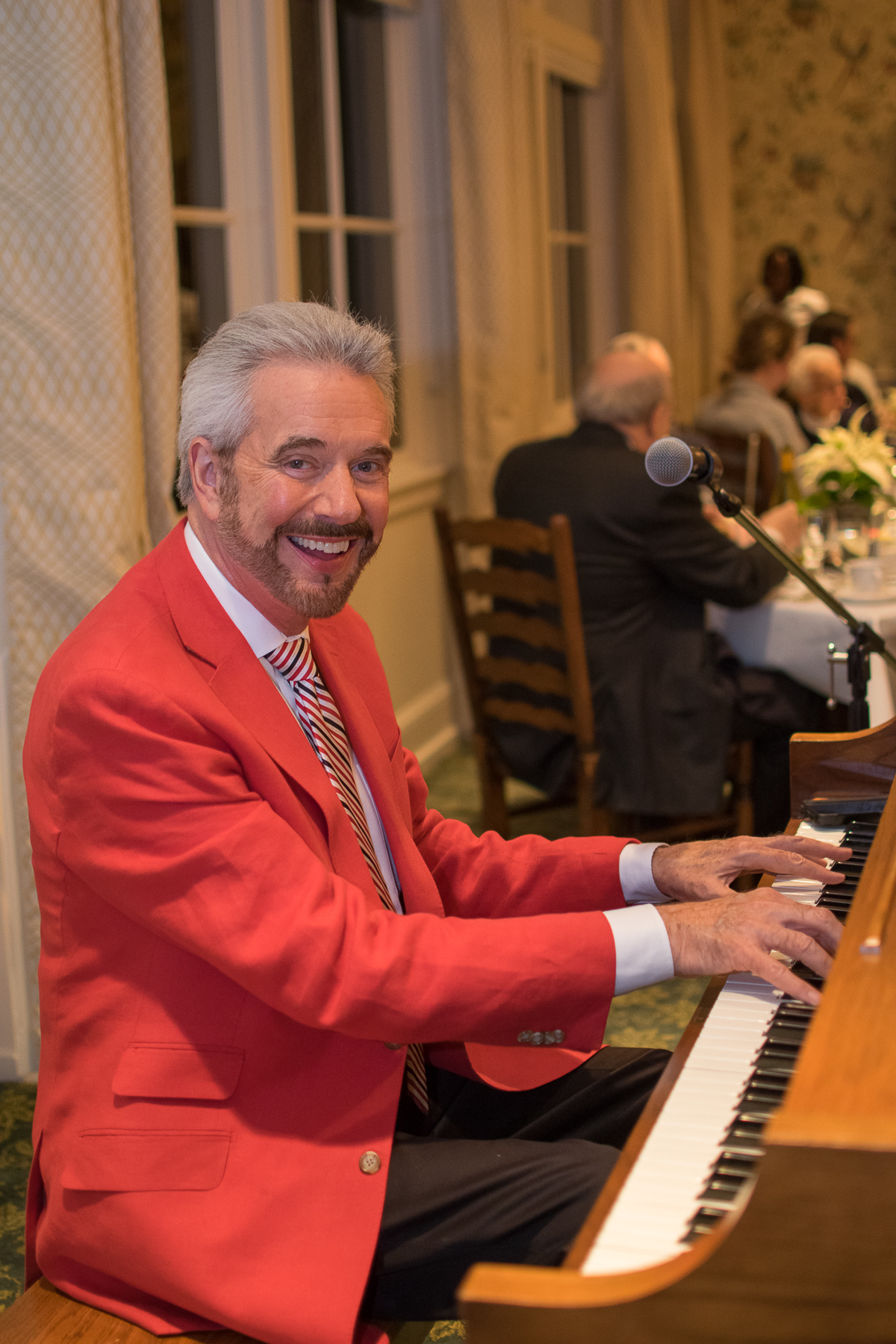 Holiday Special with Rob Landes – The Junior League of Houston, Inc.